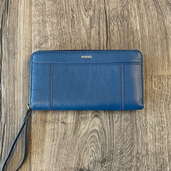 Fossil | Bags | Fossil Womens Jori Rfid Leather Zip Clutch Wallet Blue ...